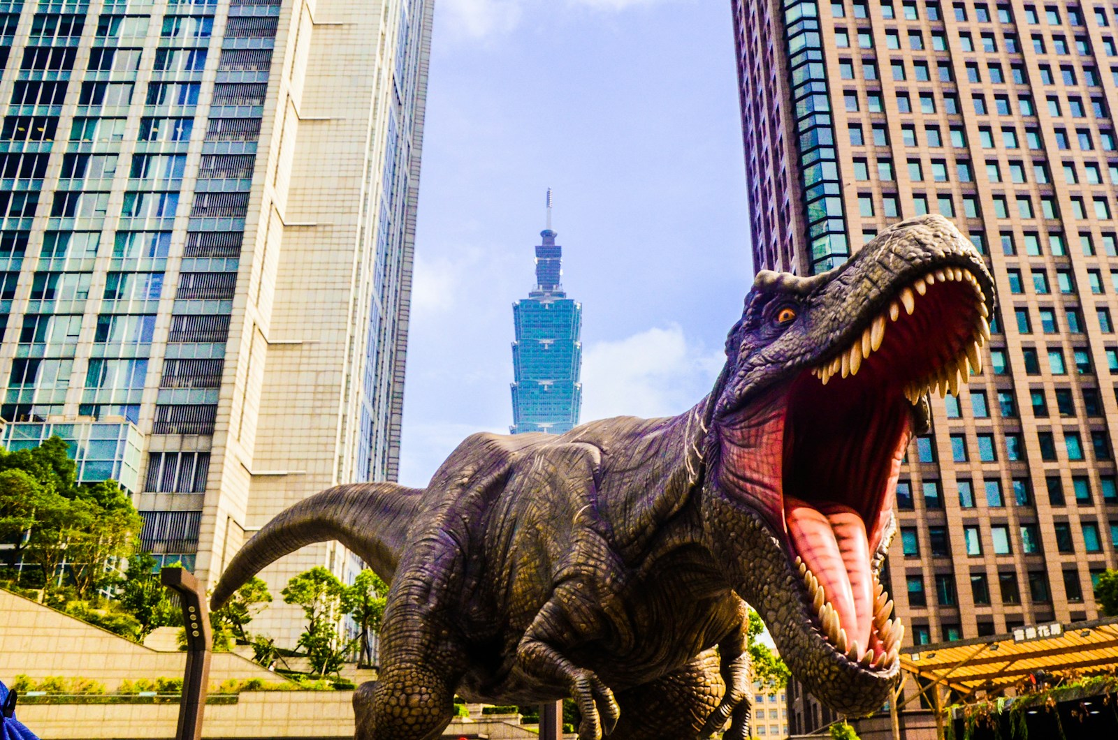 Fighting Dinosaurs: Evidence of Real-Life Prehistoric Brawls – Dino World