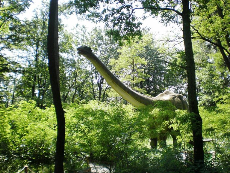 Brontosaurus: The Dinosaur That Was Erased—Then Resurrected – Dino World