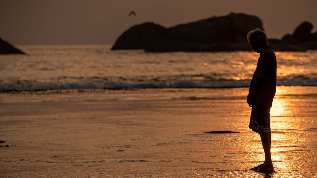 7 Everyday Behaviors That Signal High Levels of Self-Awareness – Dino World
