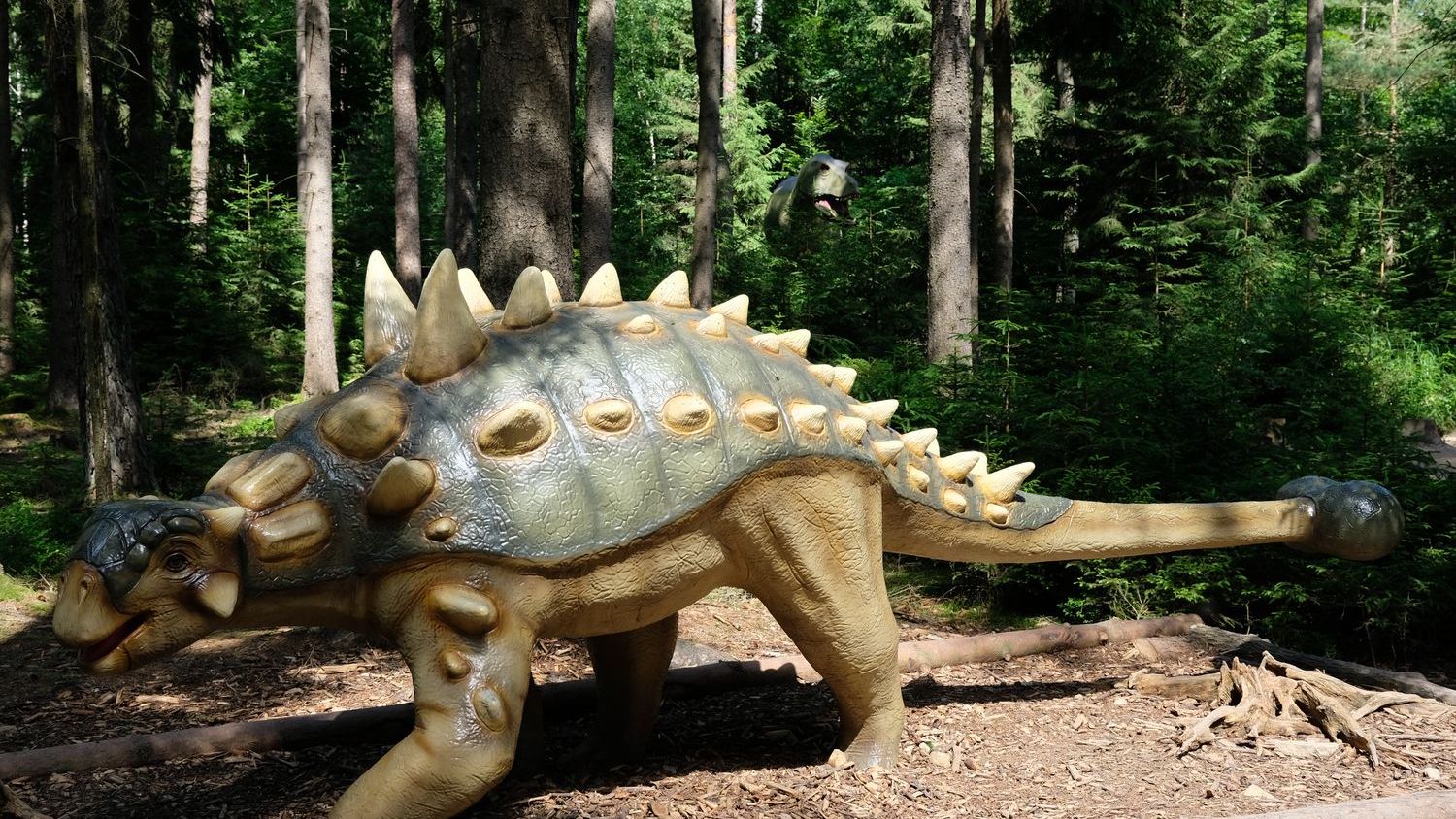 These 8 Prehistoric Animals Developed Bizarre Defenses Against Giants ...